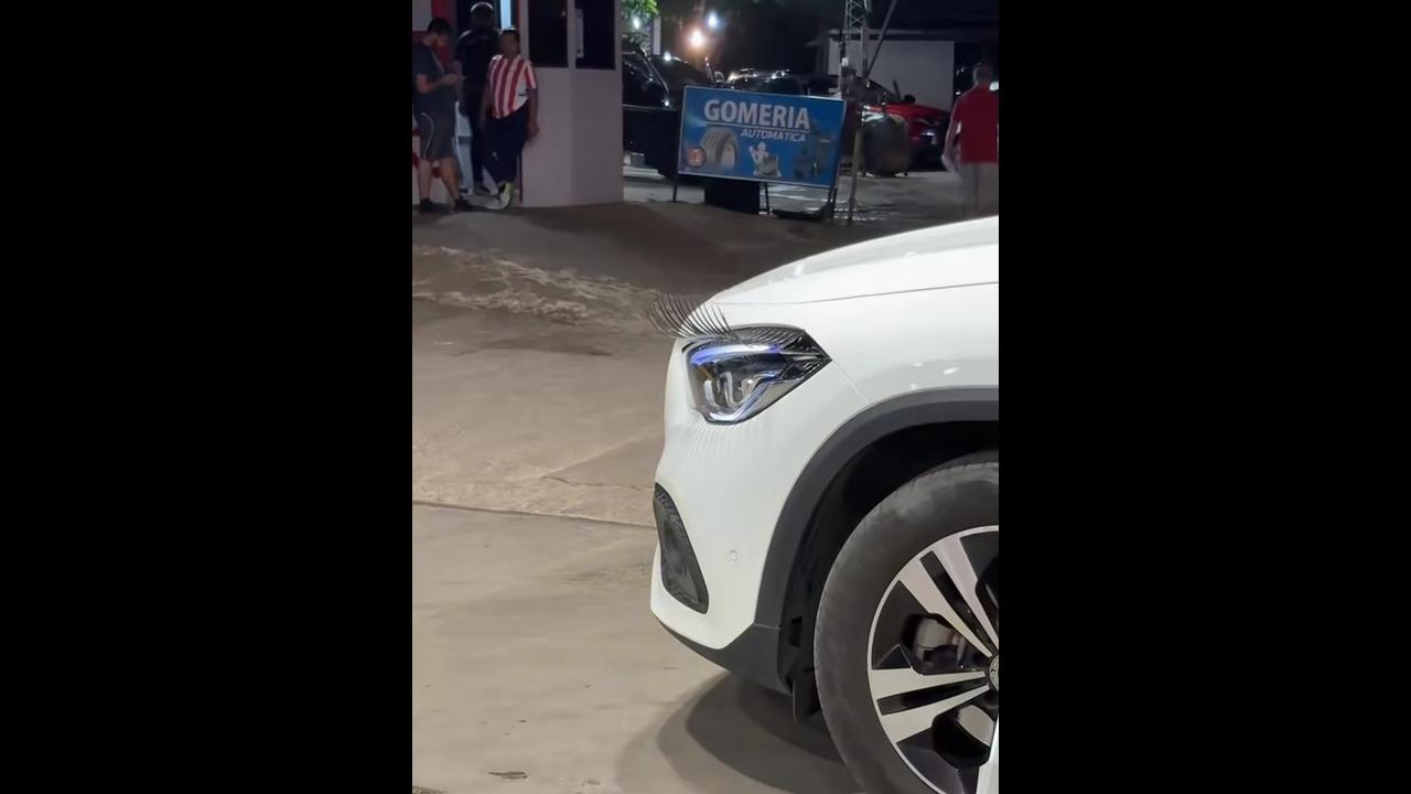 Diva Car Sports Luscious Lashes