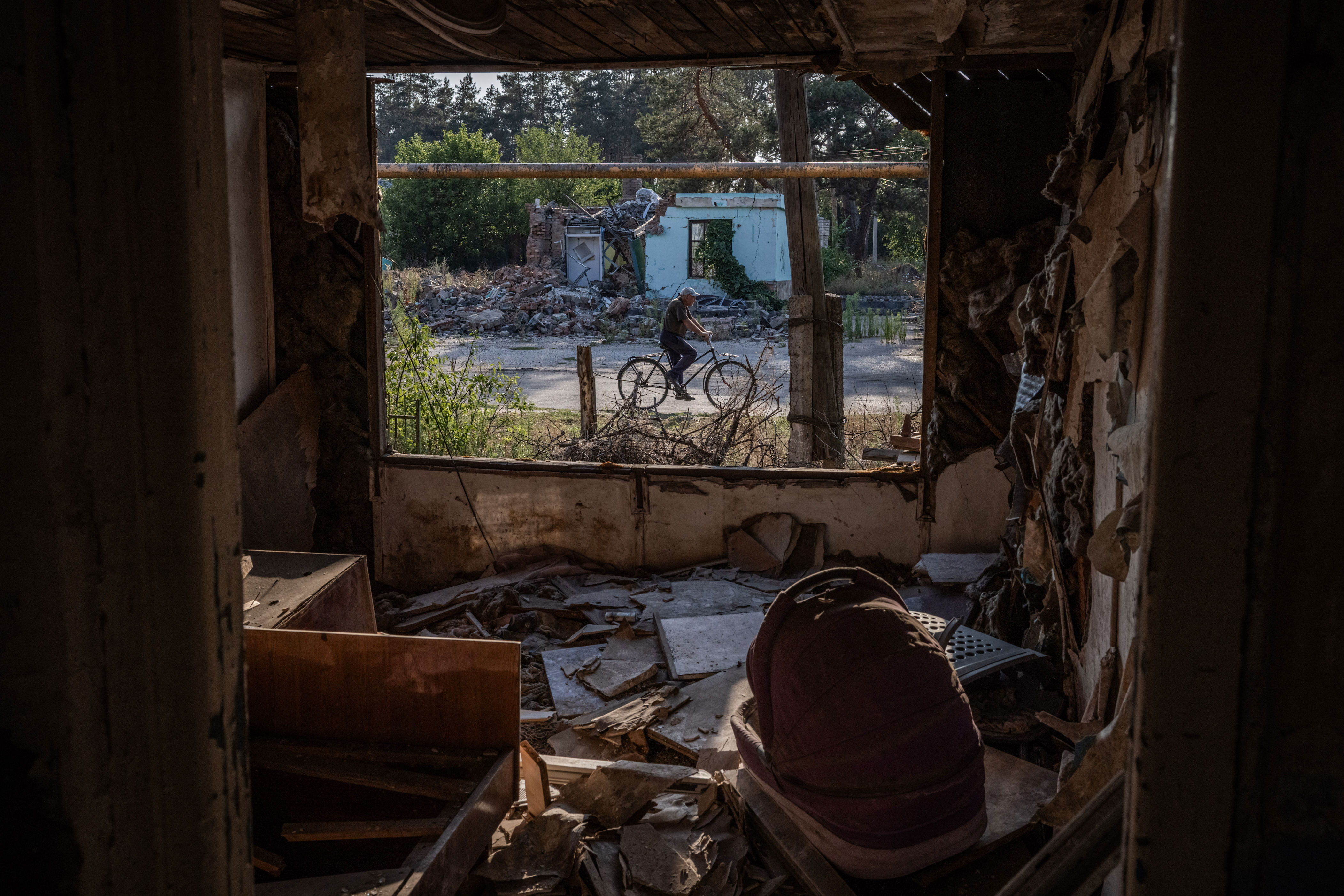 Encouraged by Trump, Europeans agree to send troops to secure postwar ...