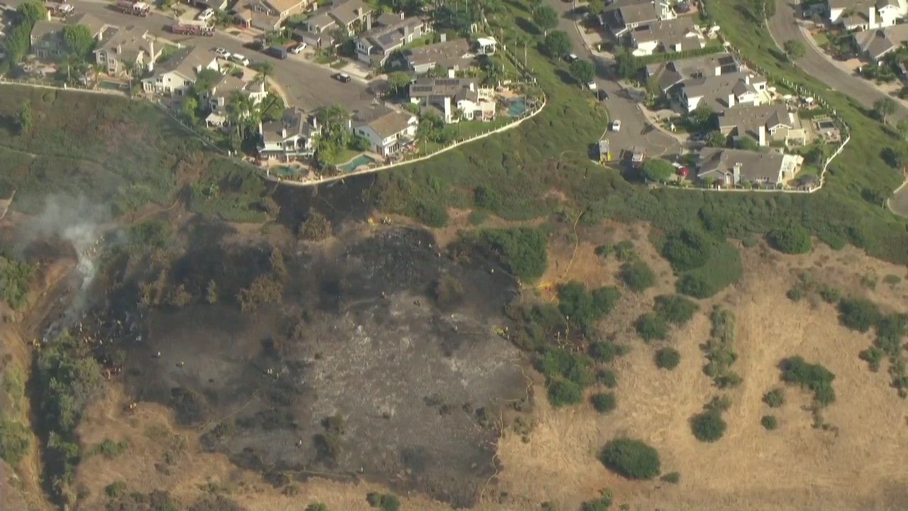 VIDEO: Firefighters stop Beacon Fire from reaching nearby home in ...
