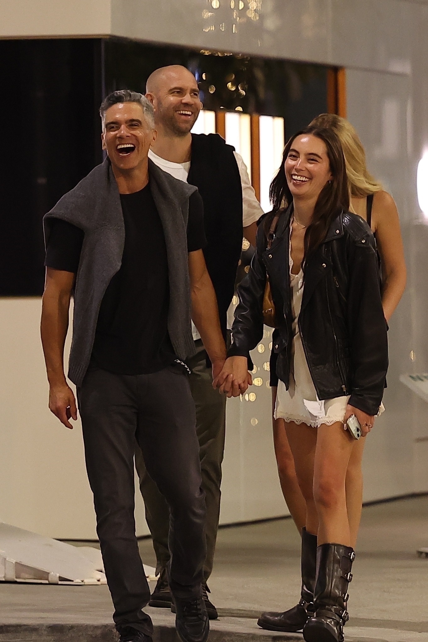 Jessica Alba’s estranged husband, Cash Warren, kisses much-younger ...