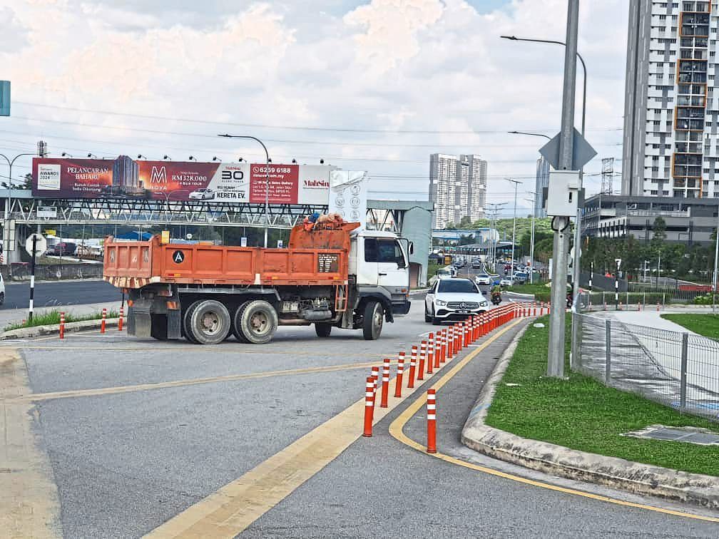 Traffic, safety hazard after access closure along MRR2
