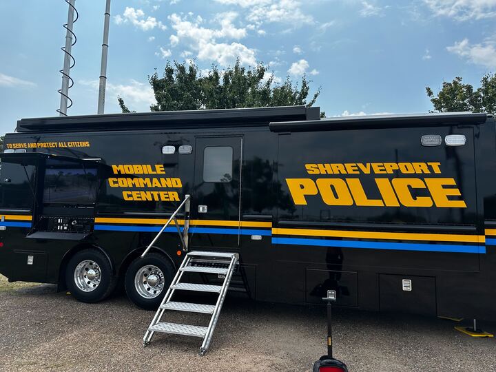 Shreveport police reveal new high-tech mobile command center