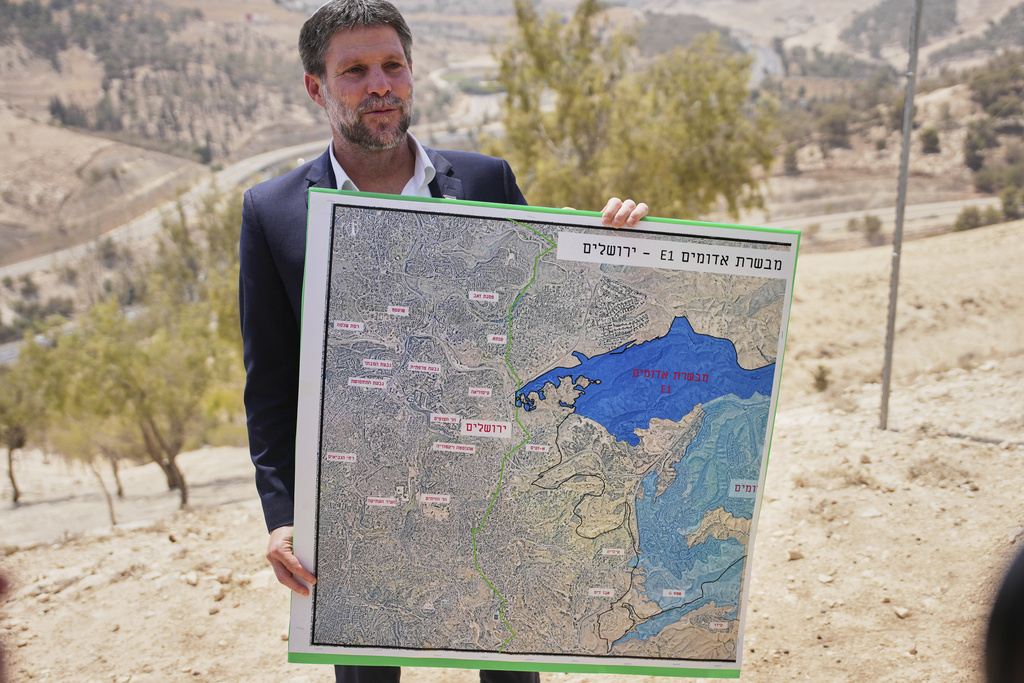 Israel approves settlement project that could divide the West Bank