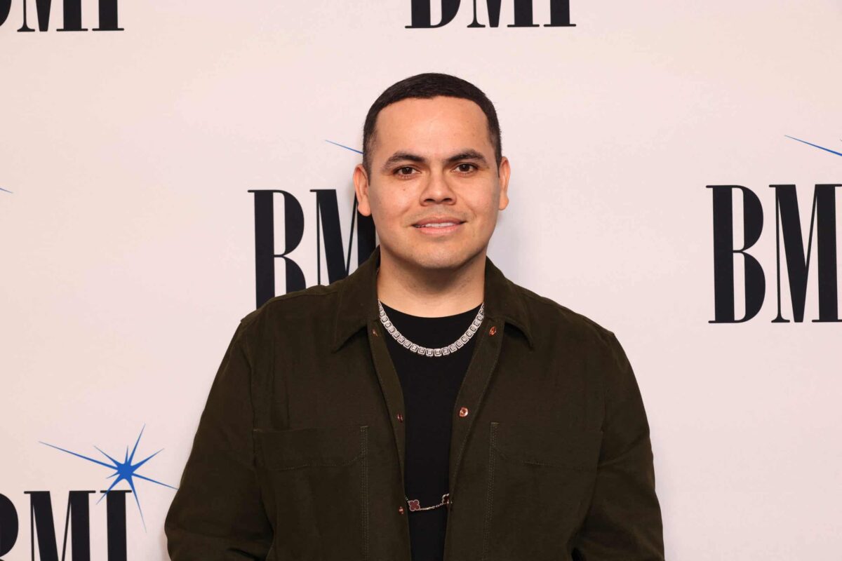 Singer who glorified drug lords shot dead in Mexico