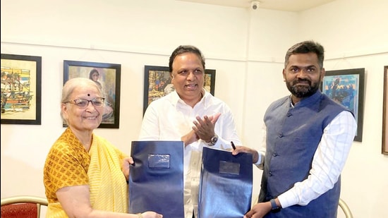 139 artworks by late artist Ravi Paranjape handed over to state