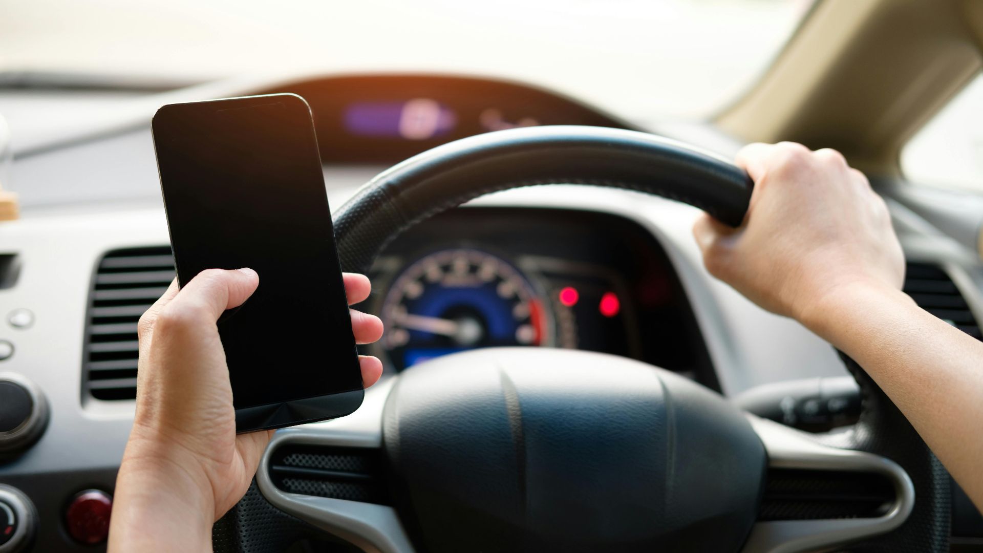 20 choses à ne jamais faire à un feu rouge