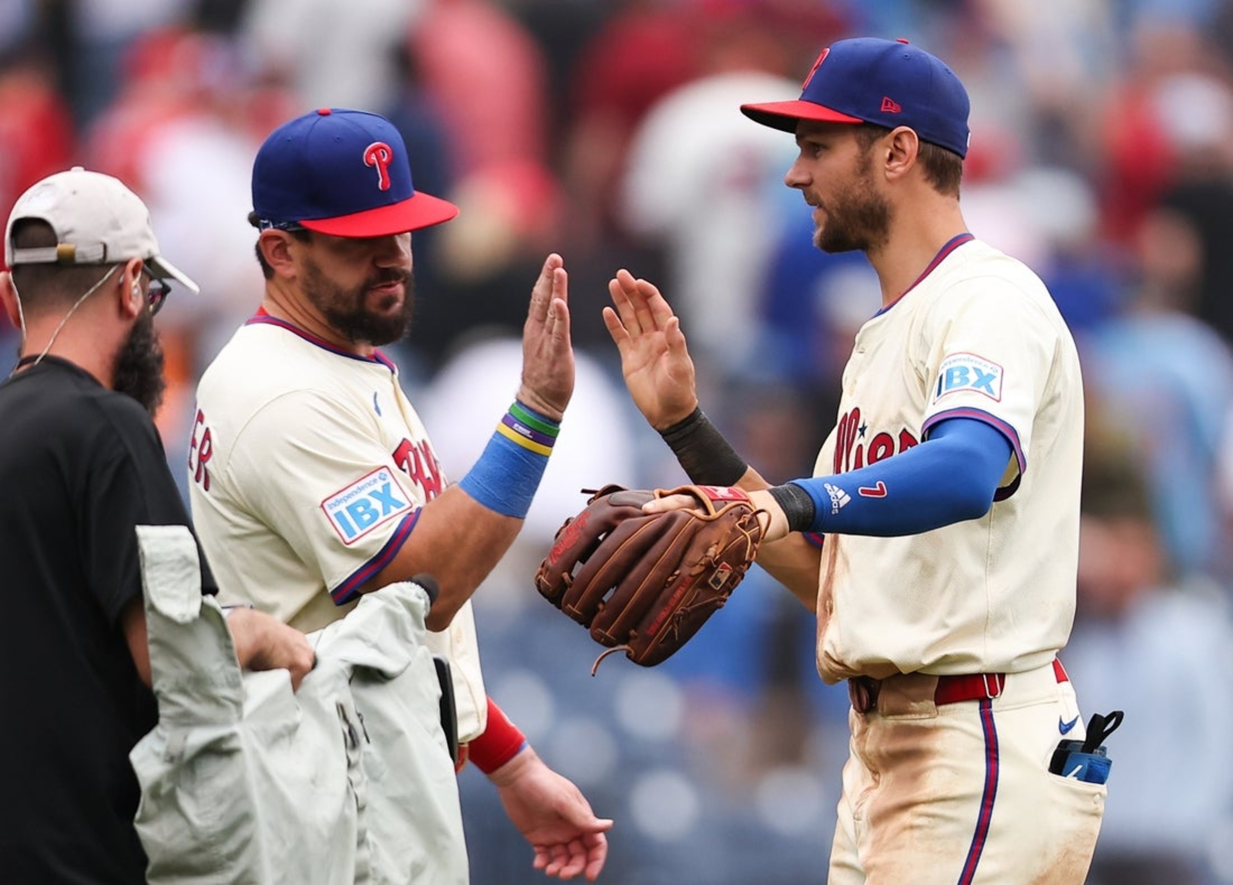 MLB roundup: Phillies get 20 hits, complete sweep of M's