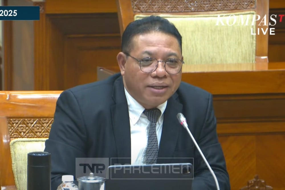 Politisi PDIP Minta Inosentius Tak 'Hantam' DPR saat Jadi Hakim MK