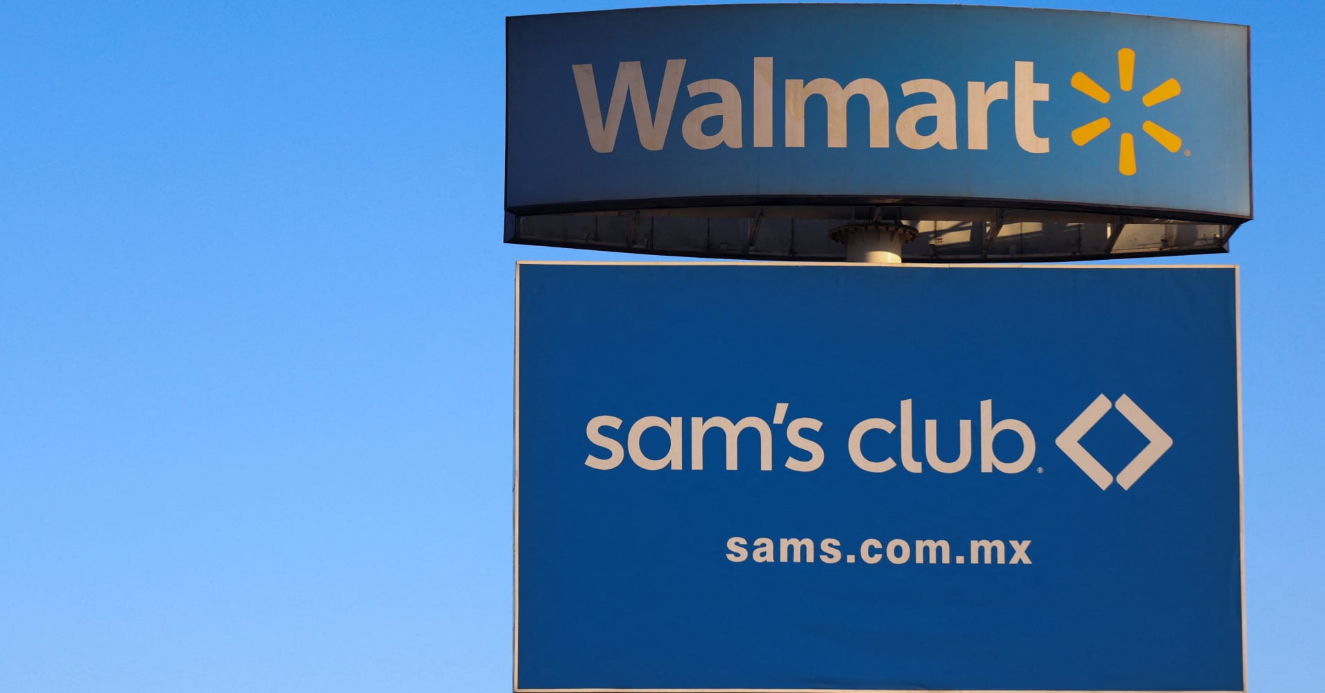 Walmart hikes sales and earnings outlook even as it says tariff costs ...