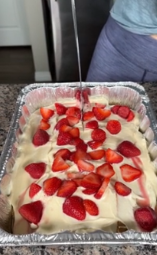 No-Bake Strawberry Graham Delight