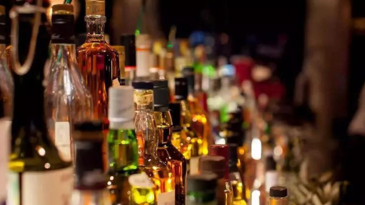 Telangana excise dept issues new liquor shop rules: Rees hiked, firms ...