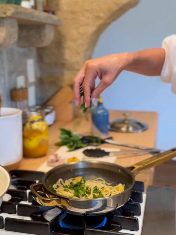 Fans try recreating Meghan Markle's skillet spaghetti ahead of season ...