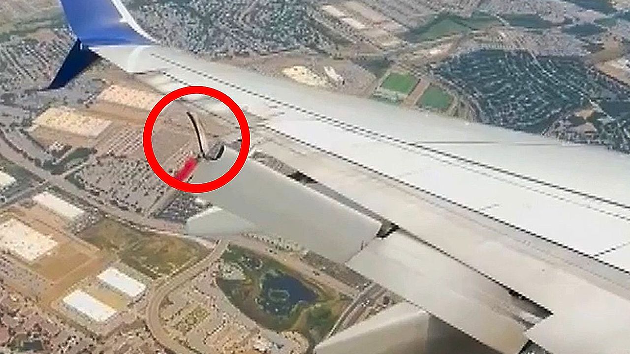 Schreckmomente im Flugzeug: Teil des Flügels bricht in der Luft ab