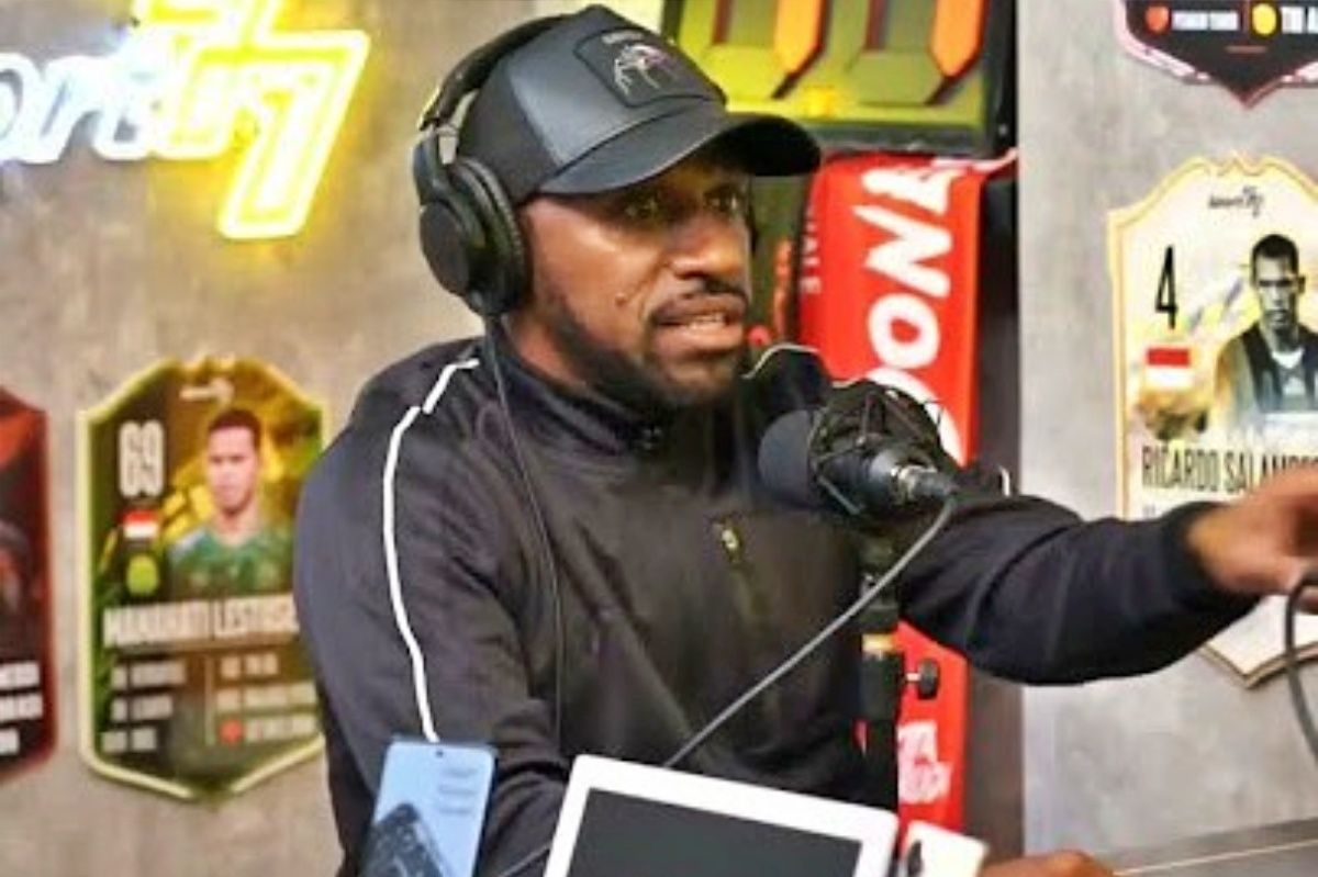 Problematika Boaz Solossa Sebagai Pesepak Bola: Dari Kendala Keluarga ...