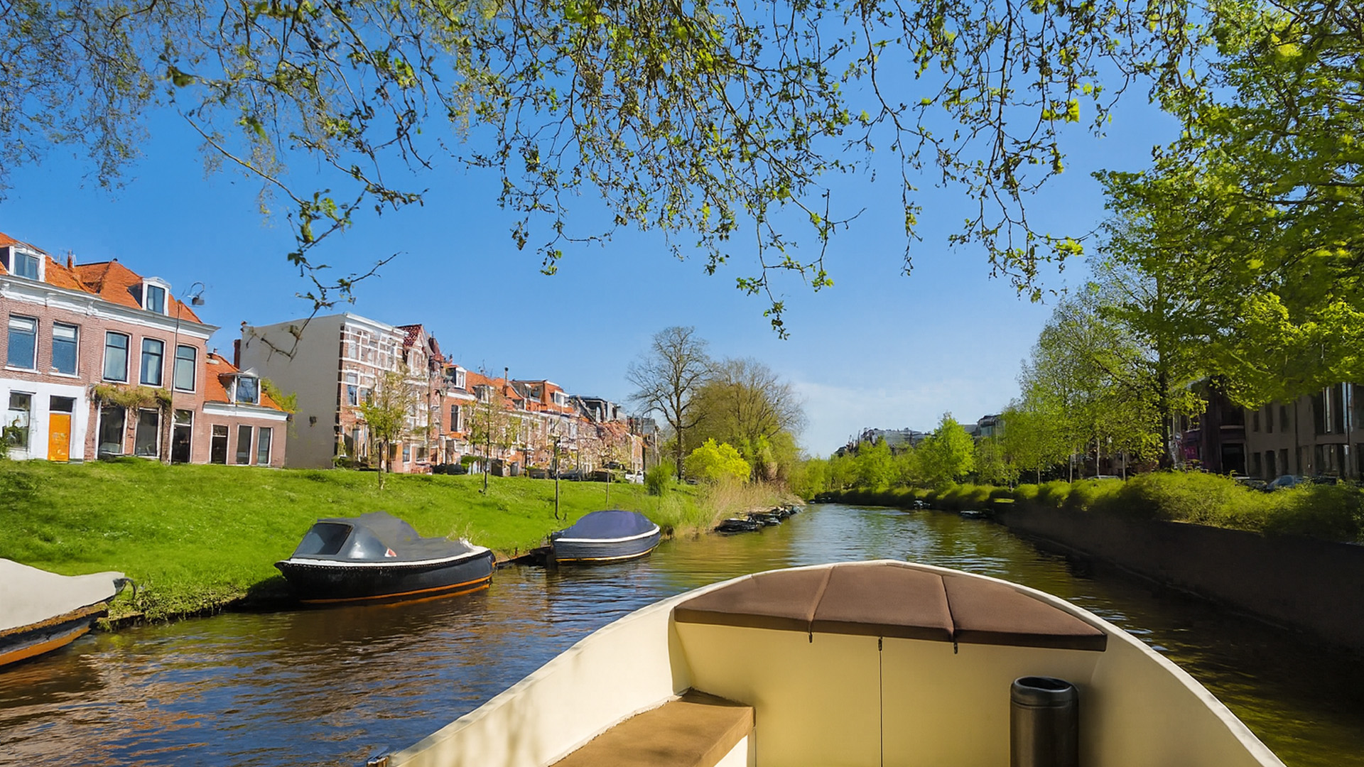 Haarlem Canal Journey – Exploring Dutch Waterways (4K)