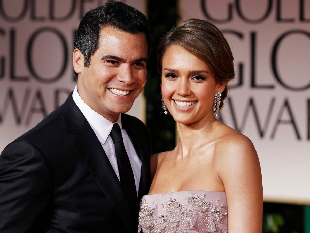 Ο Cash Warren επιβεβαιώνει τη σχέση του με την 26χρονη Hana Sun Doerr ...