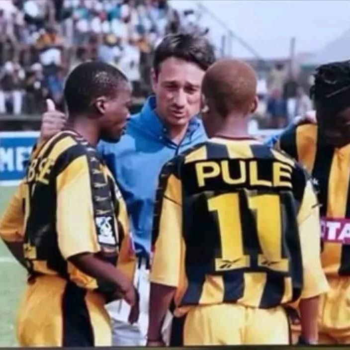 Kaizer Chiefs introduce new jersey No.11!