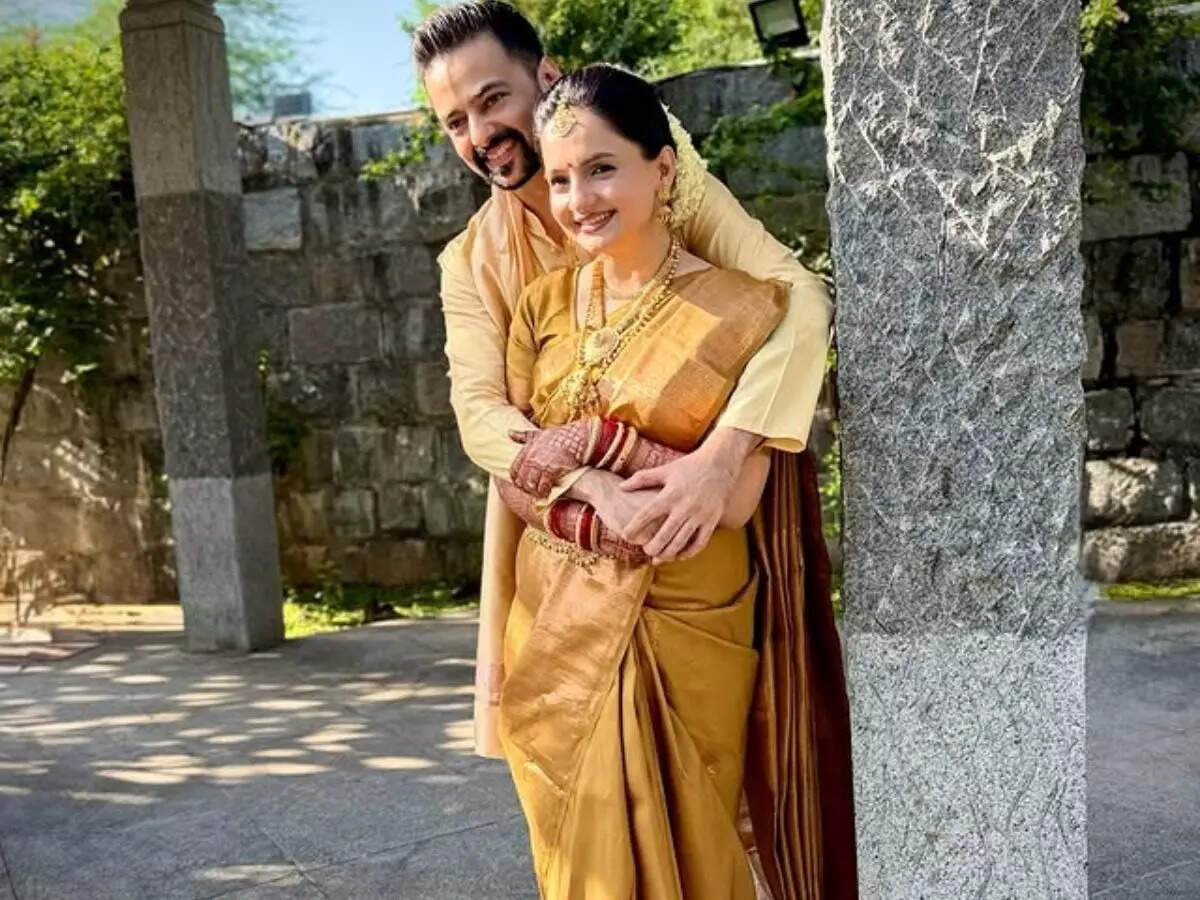 TV's Gopi Bahu aka Gia Manek marries boyfriend Varunn Jain. A look at ...