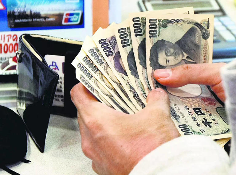 Japan bonds fall after auction; 10-year yield hits 17-year high