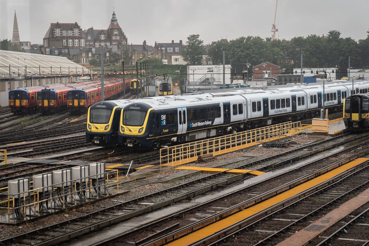 London travel news LIVE: Wimbledon train fault causing South Western ...