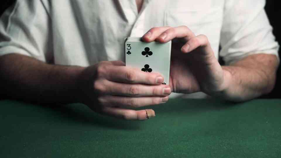Five Card Tricks That Seem Impossible but Are Easy to Learn