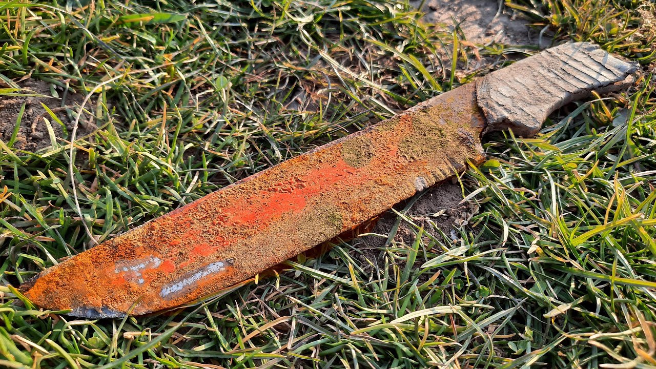 Rust-covered butcher knife restored after 4 years underground