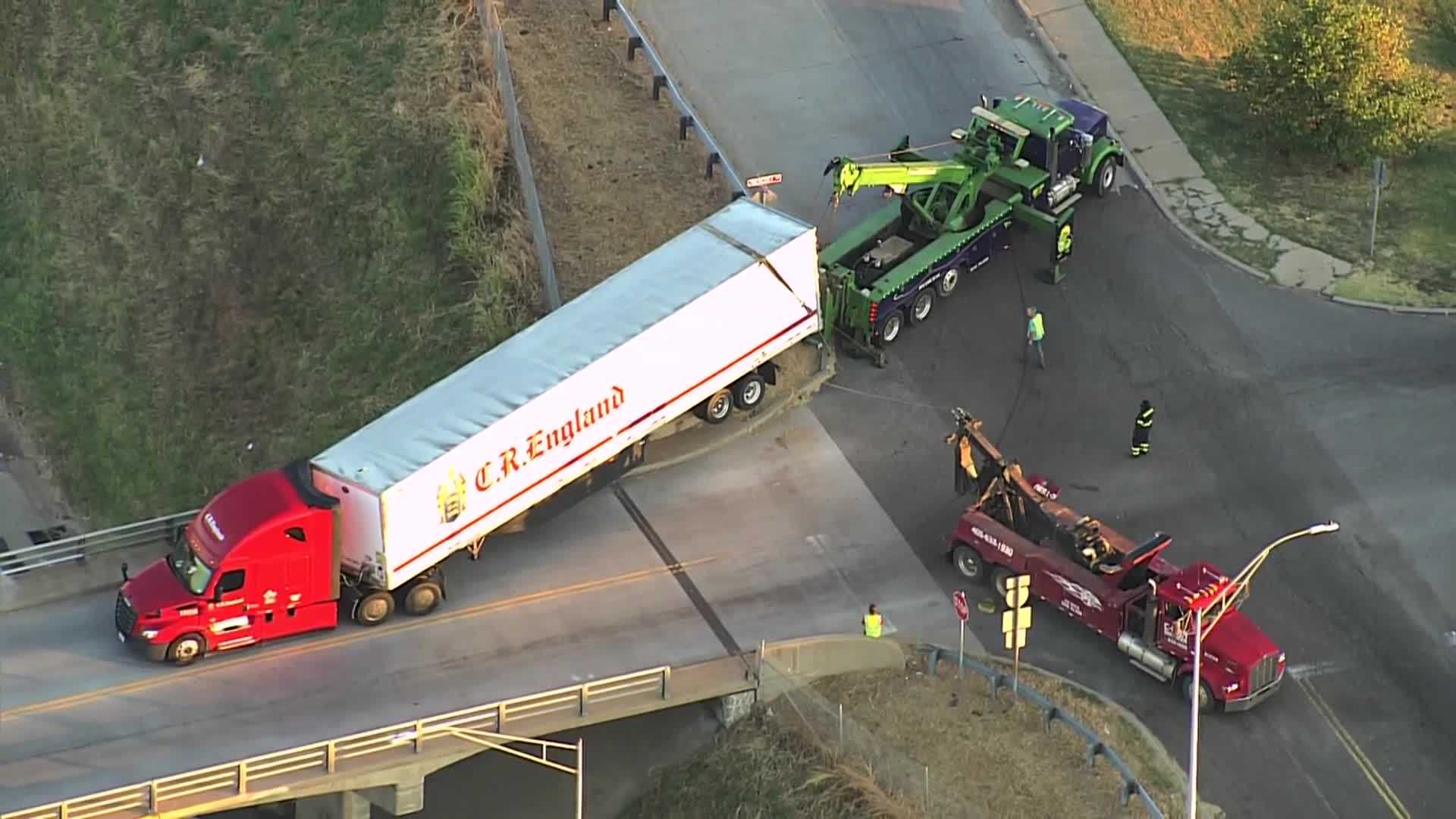 Semi-trailer gets stuck for hours on bridge over I-40 in Del City