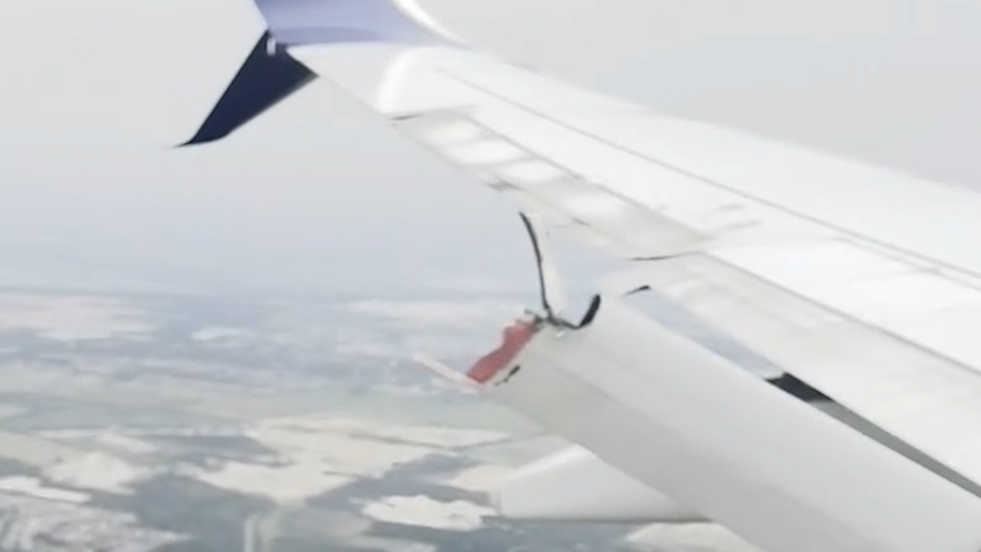 Passengers spot broken wing flap mid-flight on Delta plane