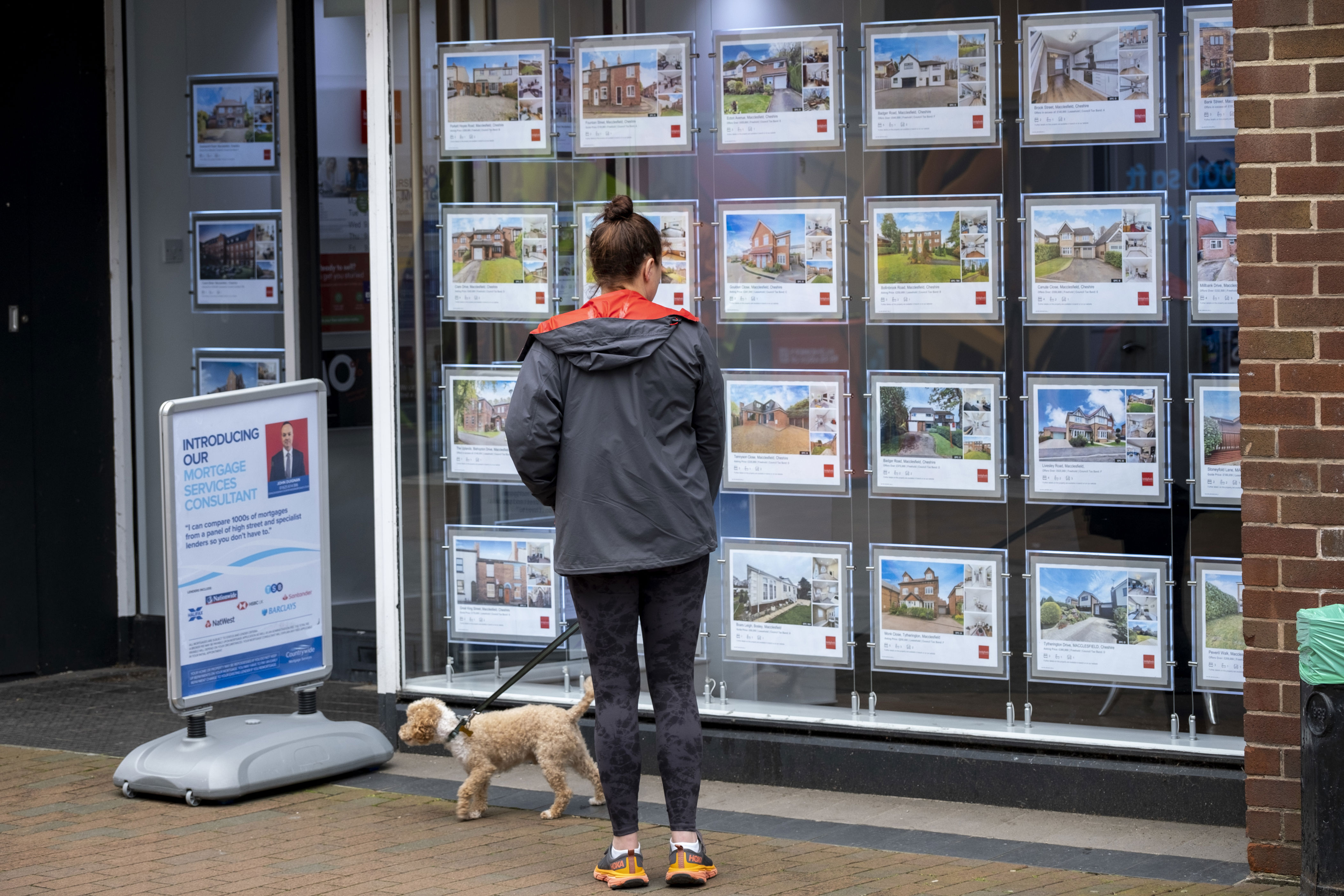 UK mortgage market stalls as interest rates held at 4%