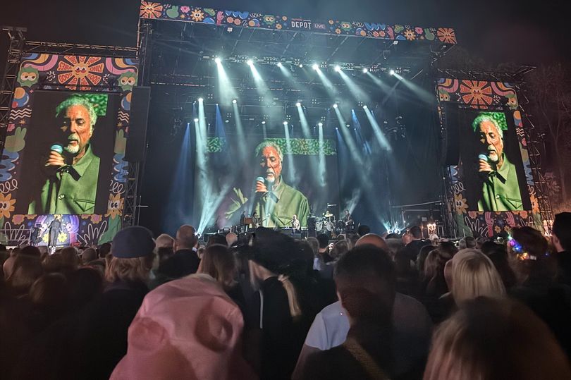 Sir Tom Jones review: Welsh icon leaves fans dancing and crying at ...