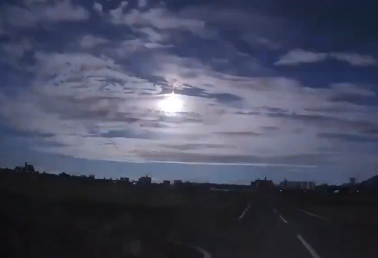 Huge and bright fireball burns over Japan; turns the night sky into ...
