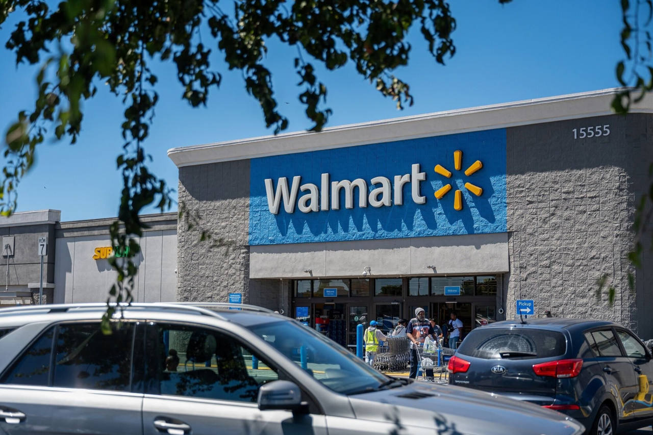 Walmart Wins Over More Shoppers as Tariffs Push Prices Higher
