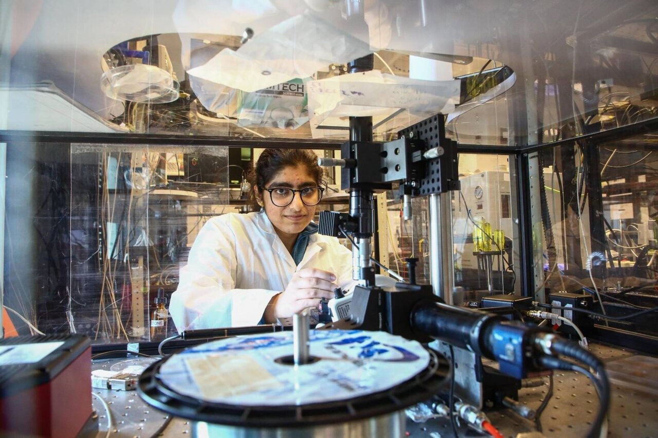 Photonic origami folds glass into microscopic 3D optical devices