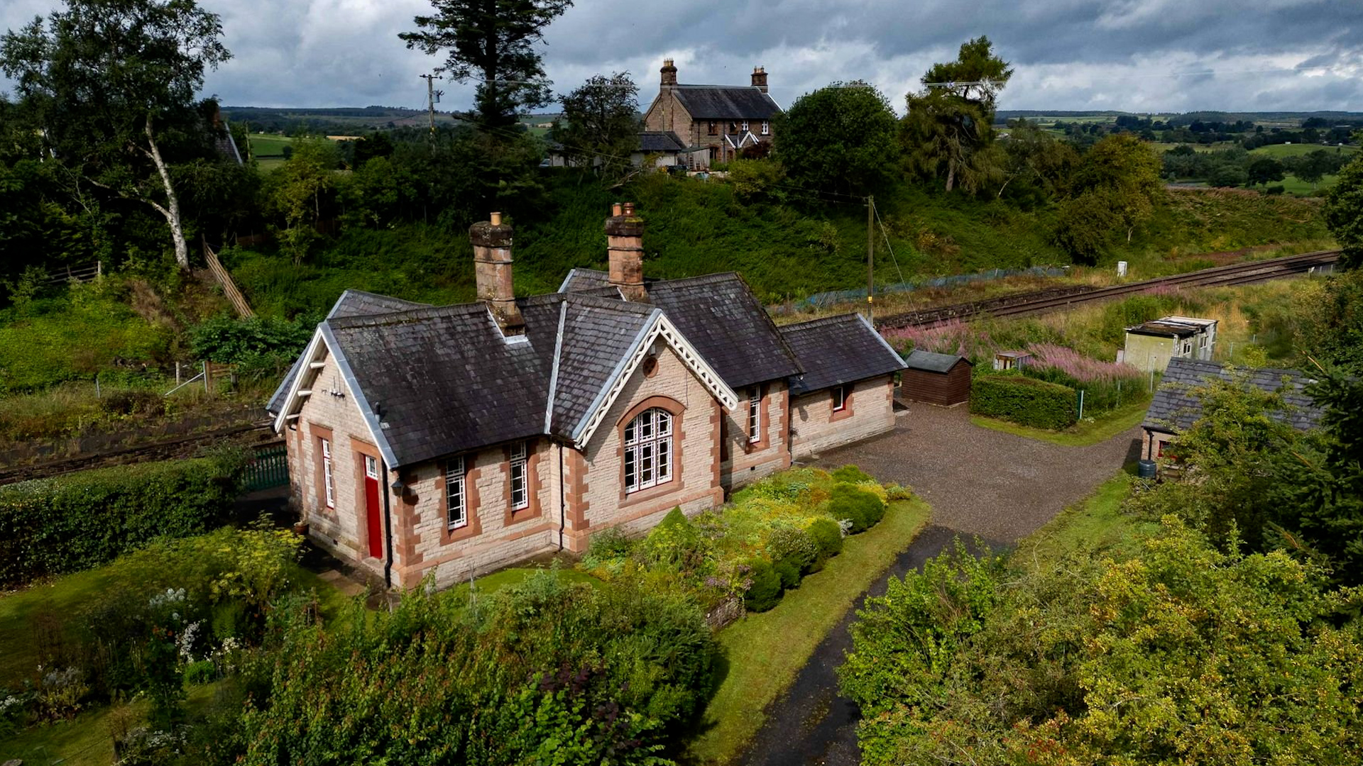 £375k dream home for trainspotters - in old railway station on working line