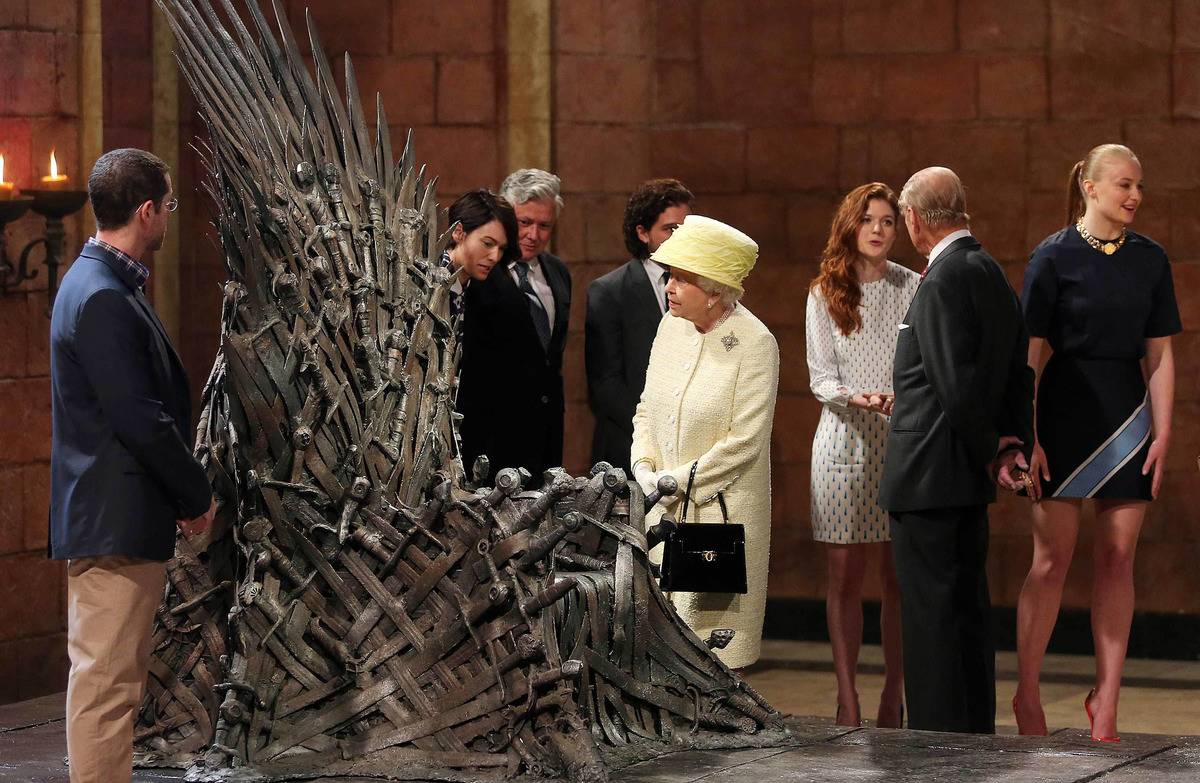30+ Times when Queen Elizabeth II made us laugh