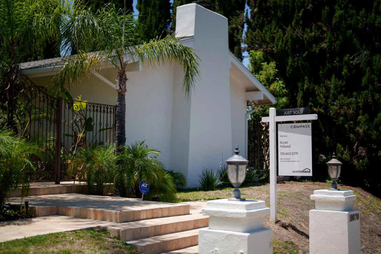 Home-Price Gains Nearly Sputtered Out in July. Prices Drop in ‘Roughly ...