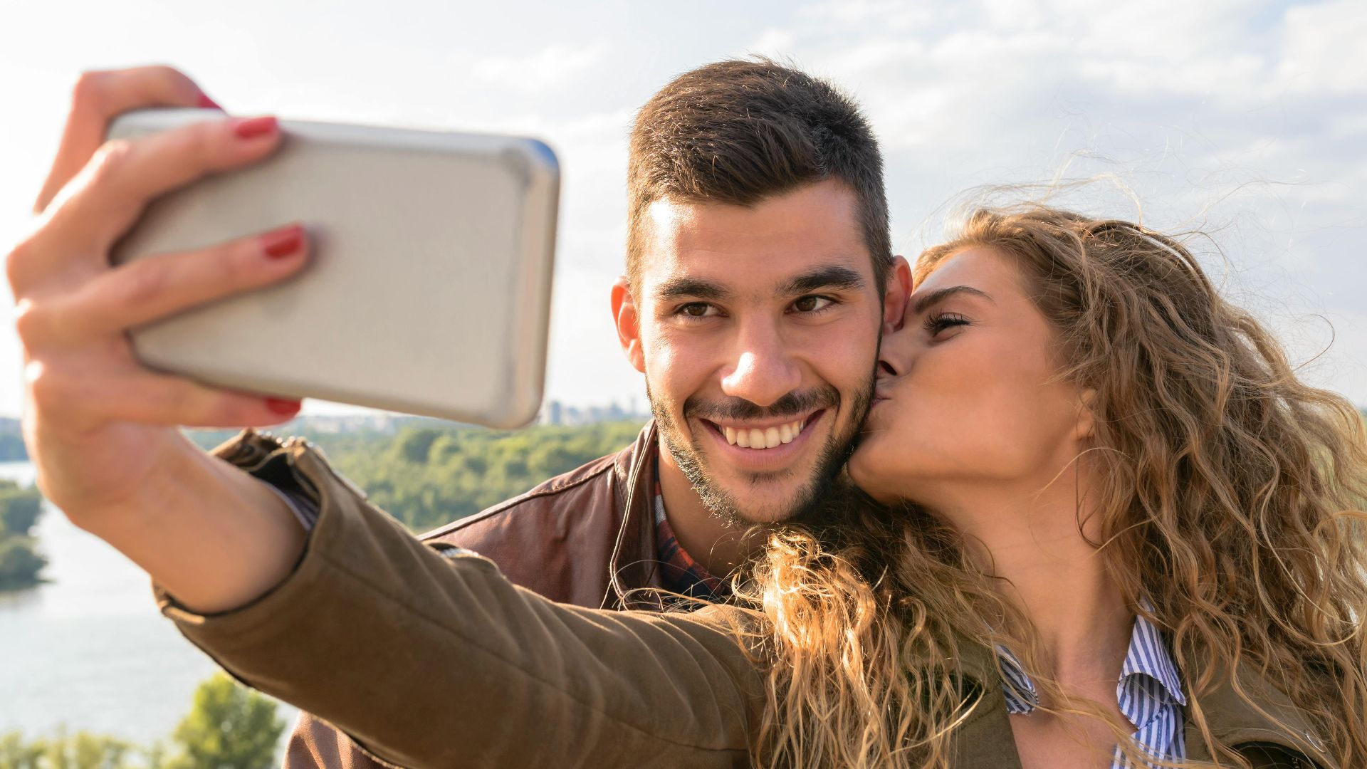 10 Relationship Rules Couples Should Never Break & 10 They Should