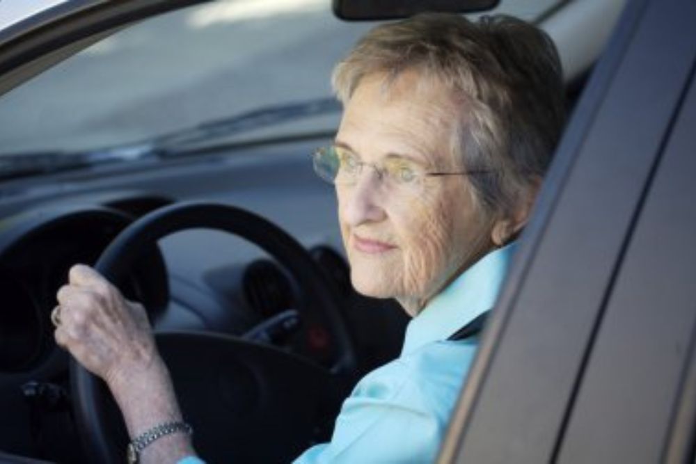 18 Safety Tips for Driving Seniors