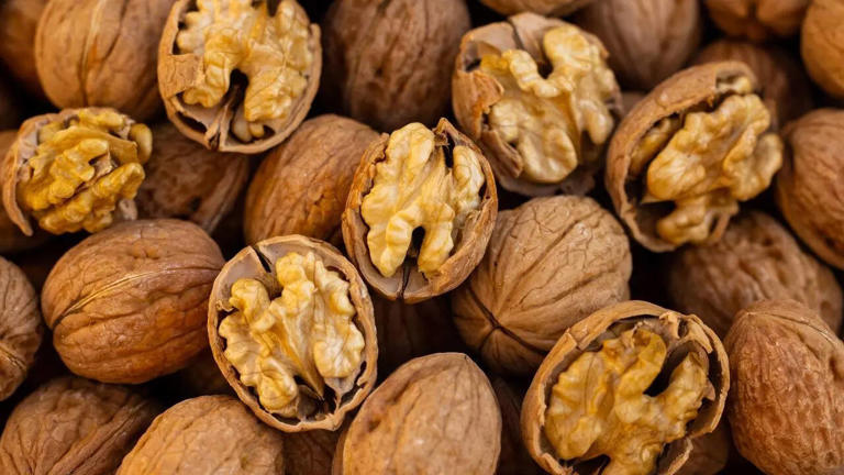 5 people who should avoid walnuts: Health risks you need to know