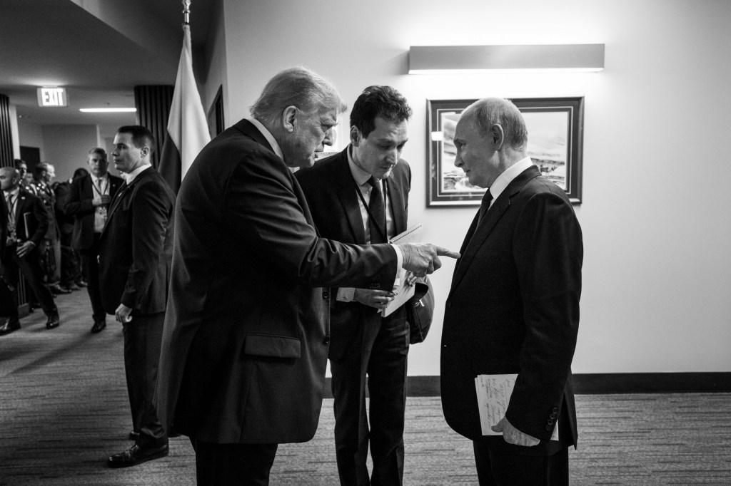 Trump points towards Putin’s chest in behind-the-scenes photos of ...