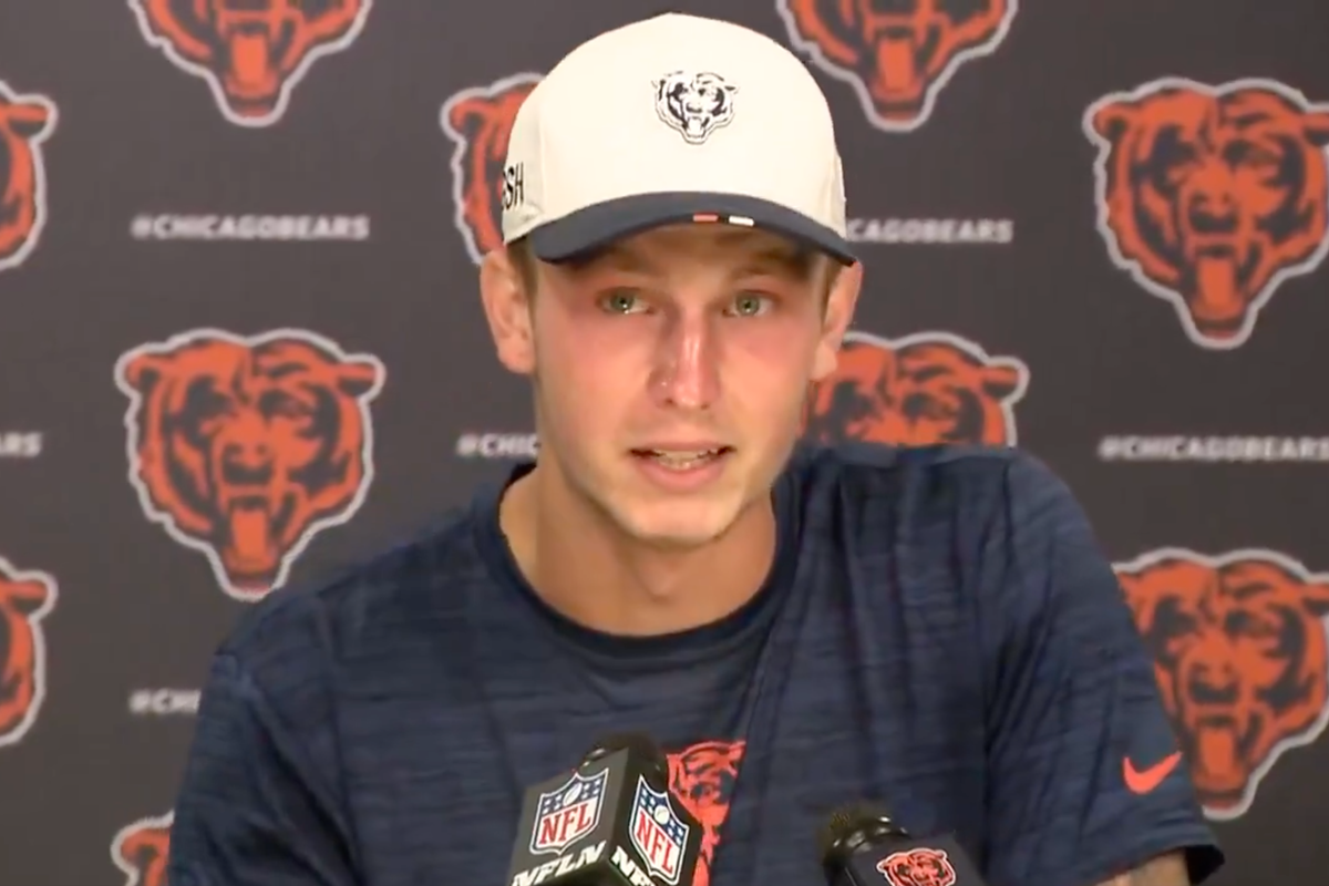 Heartwarming moment Bears backup QB breaks down in tears after signing ...