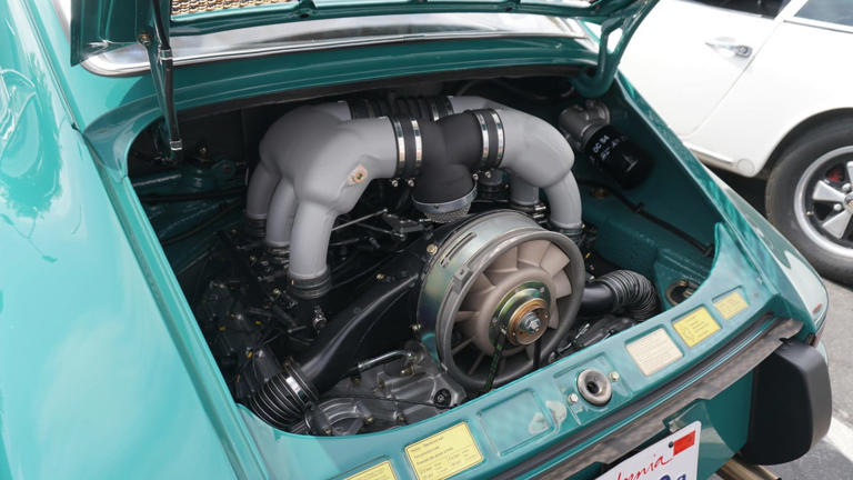 Makellos Makes Mighty the Air-Cooled Porsche 911—With Modifications