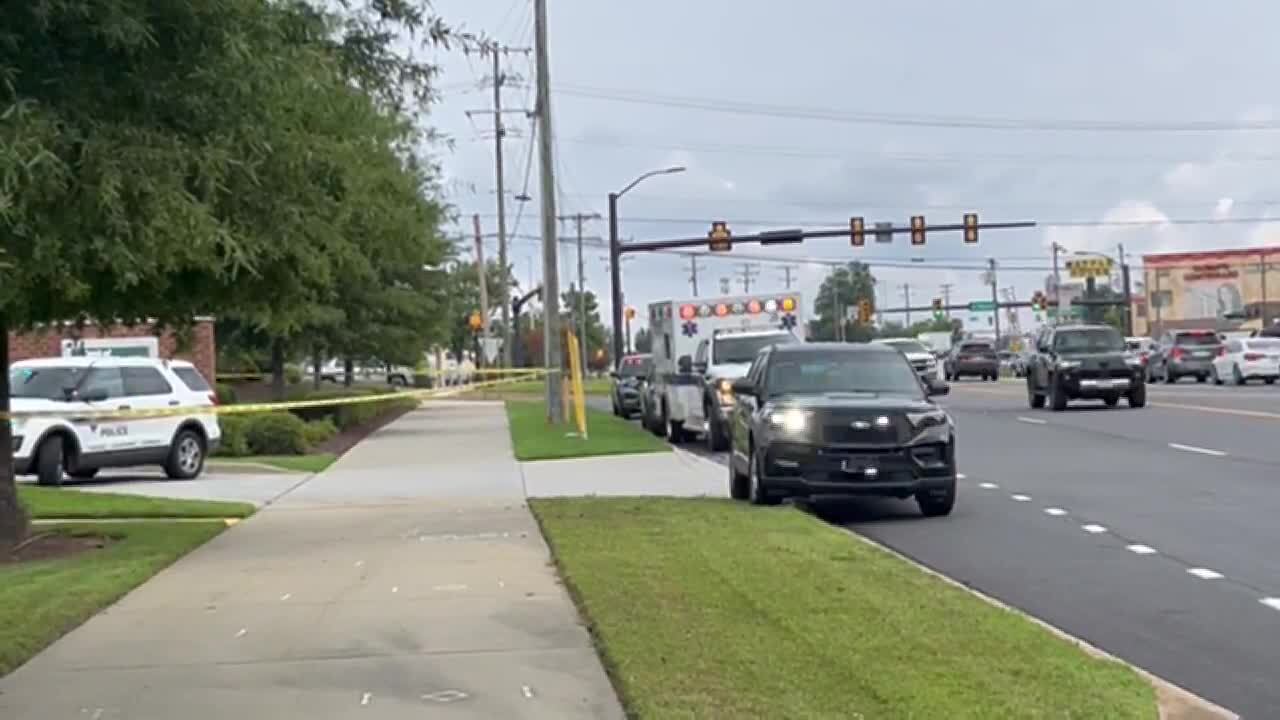 Police: Suspect shot himself during foot chase at Greenville bank