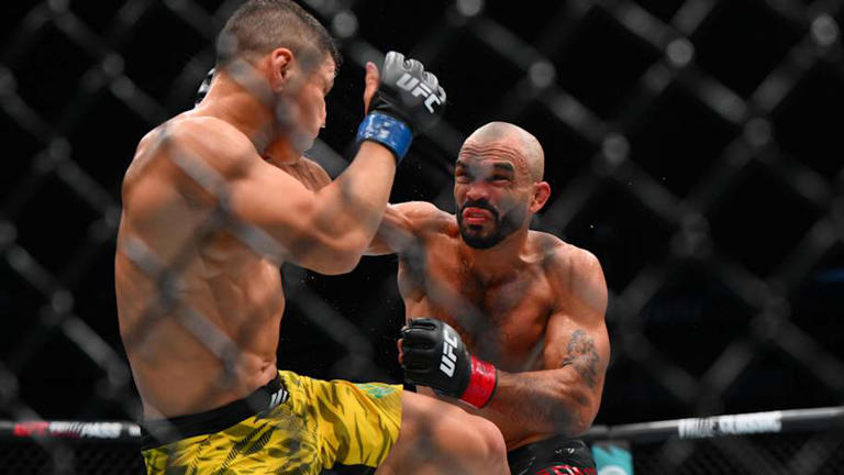 20-year-old UFC star gets first ranked opponent in massive Noche UFC fight