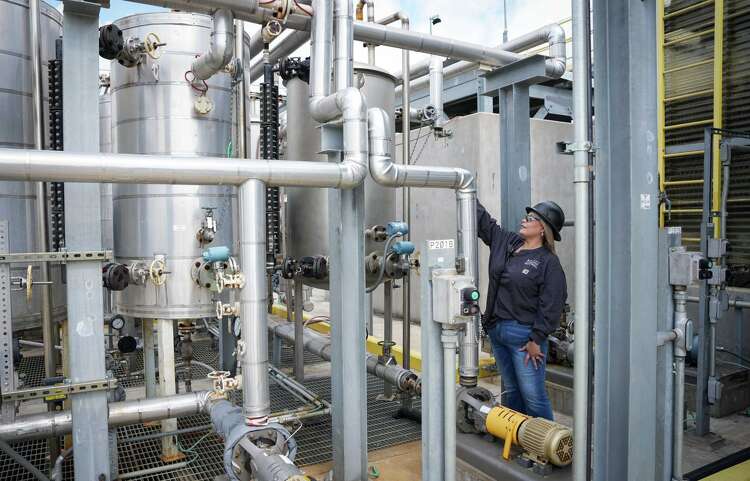 Frustration grows in Channelview as LyondellBasell uses pollution ...