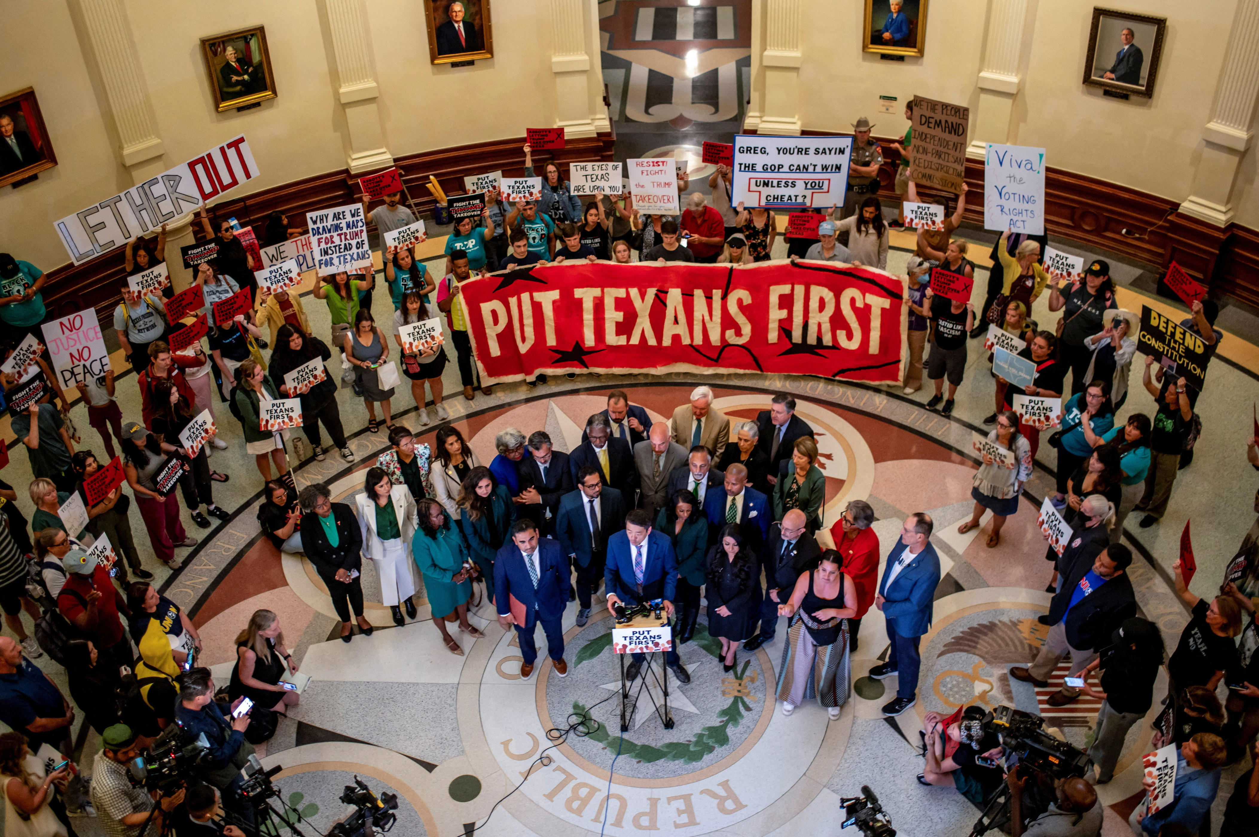Texas Democrats return, continue to protest redistricting efforts by ...