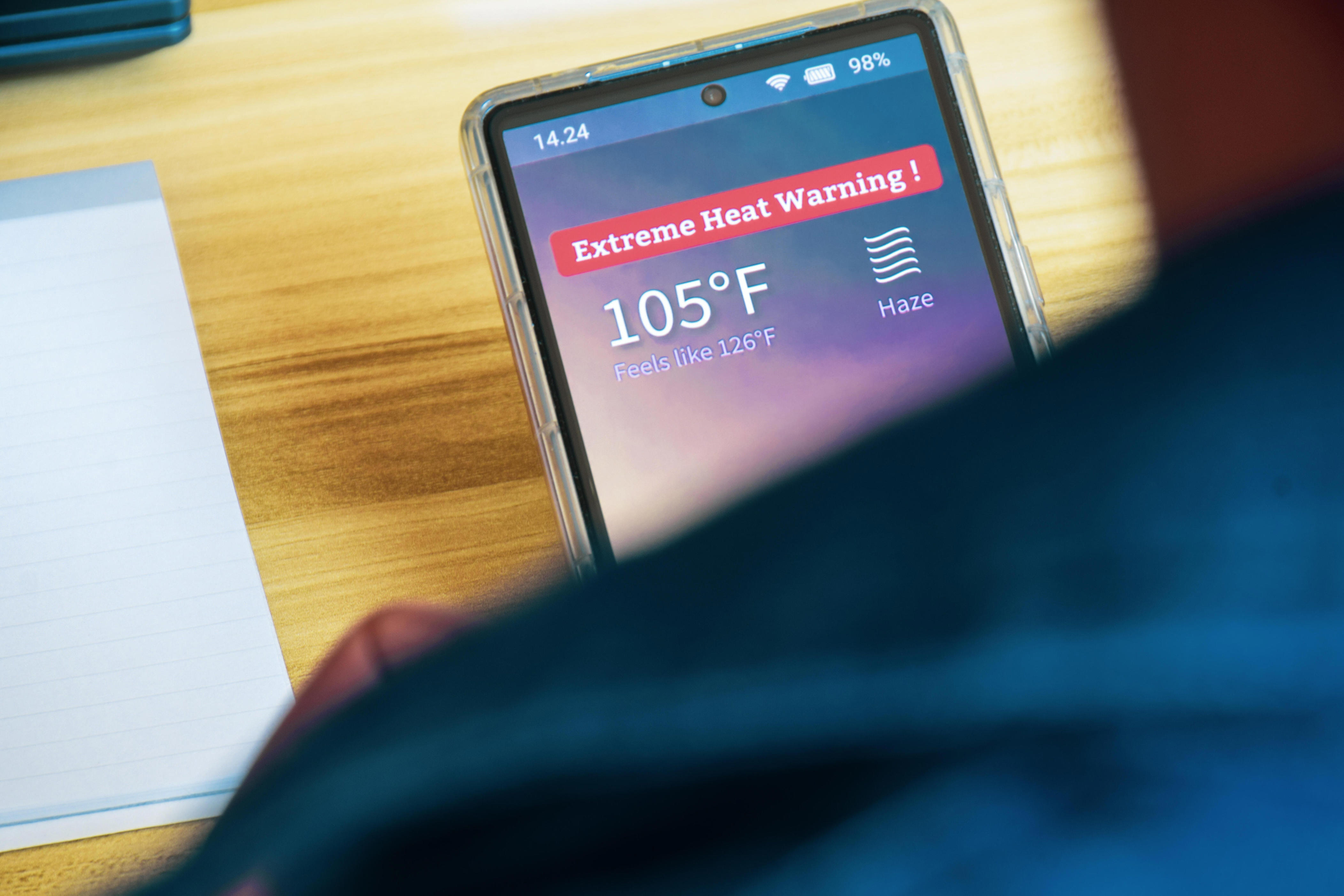 Keep Your Phone From Overheating When the Temperature Spikes