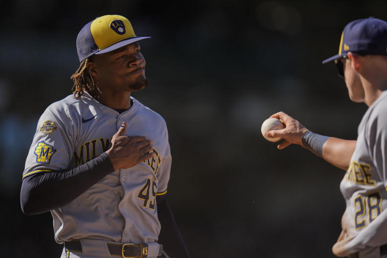 Brice Turang hits a 2-run homer as Brewers widen NL Central lead over ...