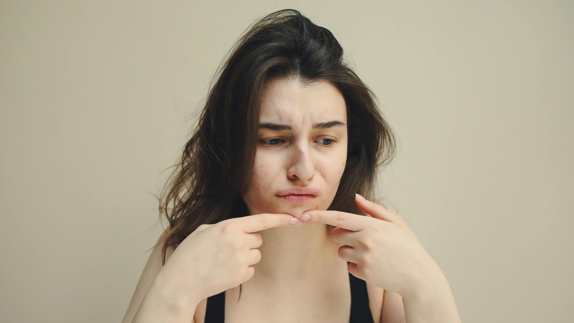 10 Dangers Of Wearing Expired Makeup & 10 Signs It's Time To Pitch Your ...