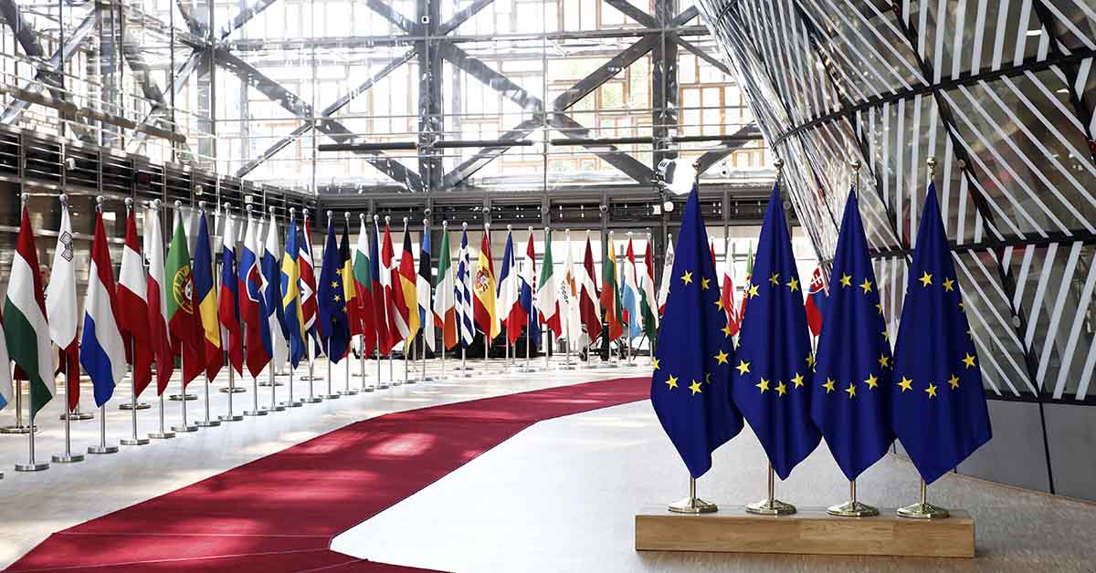 Trump's Height Once Again Questioned as Image From Meet With European ...